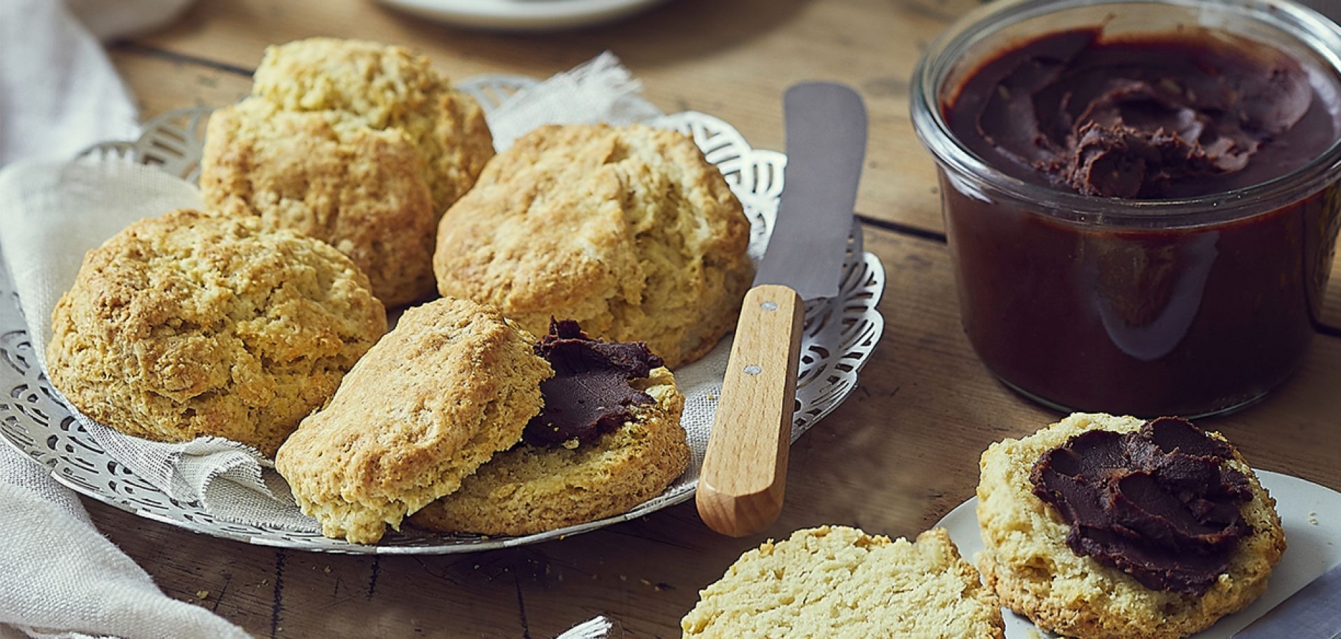 Spread with toasted hazelnut chips – Opinel Australia